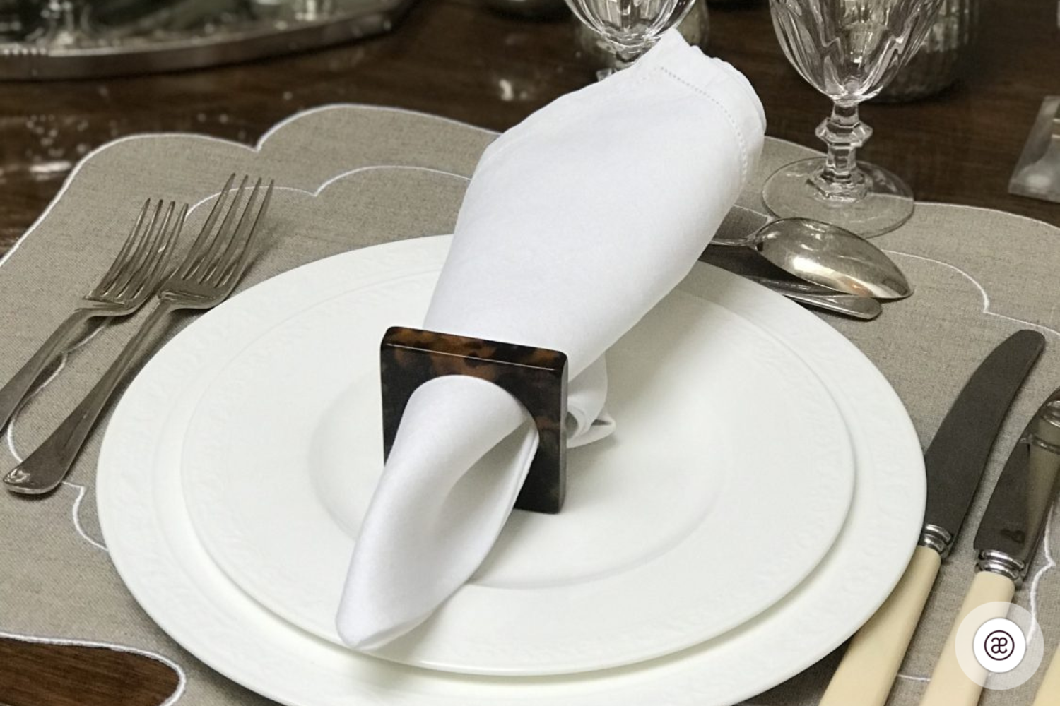 The Timeless Art of Table Setting: A Guide to Elegance and Etiquette ...